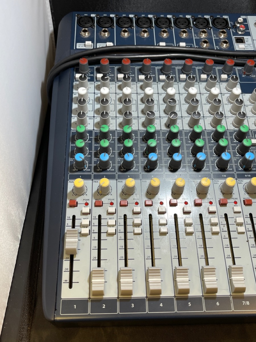 SOUNDCRAFT SIGNATURE 12 Good | Buya