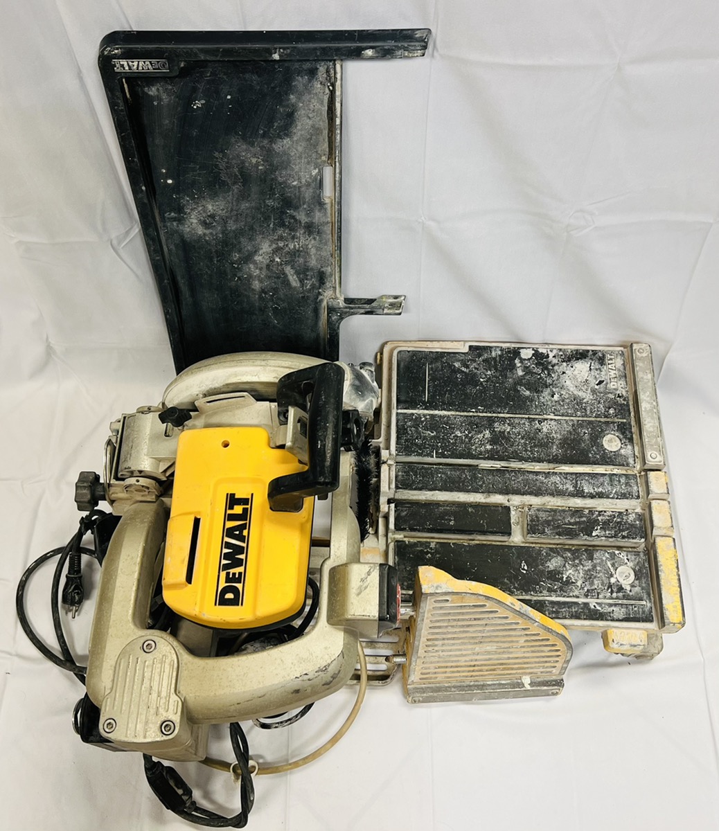 DEWALT D24000 10 INCH WET TILE SAW WITH STAND AND BASE Acceptable | Buya