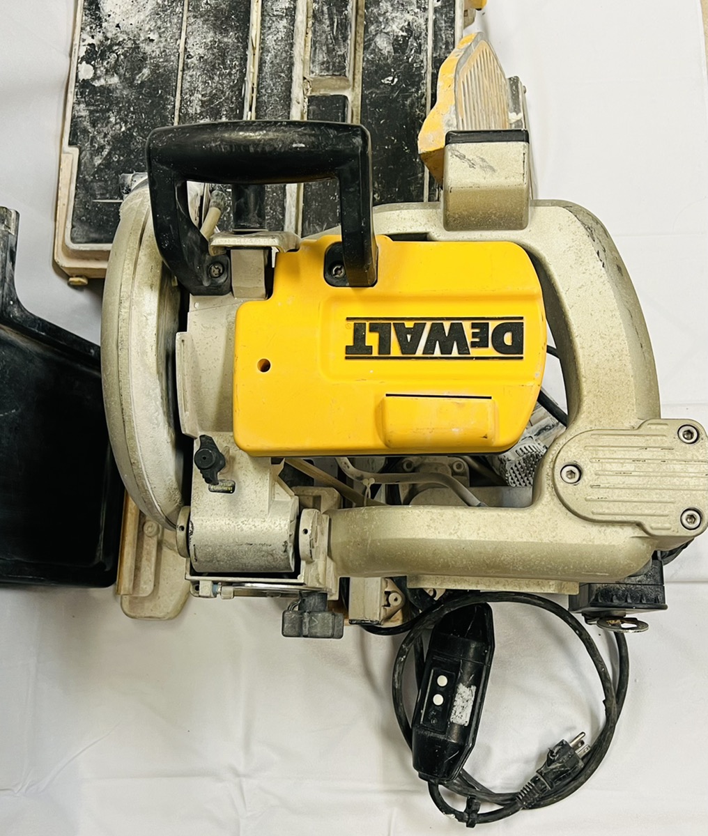 DEWALT D24000 10 INCH WET TILE SAW WITH STAND AND BASE Acceptable | Buya