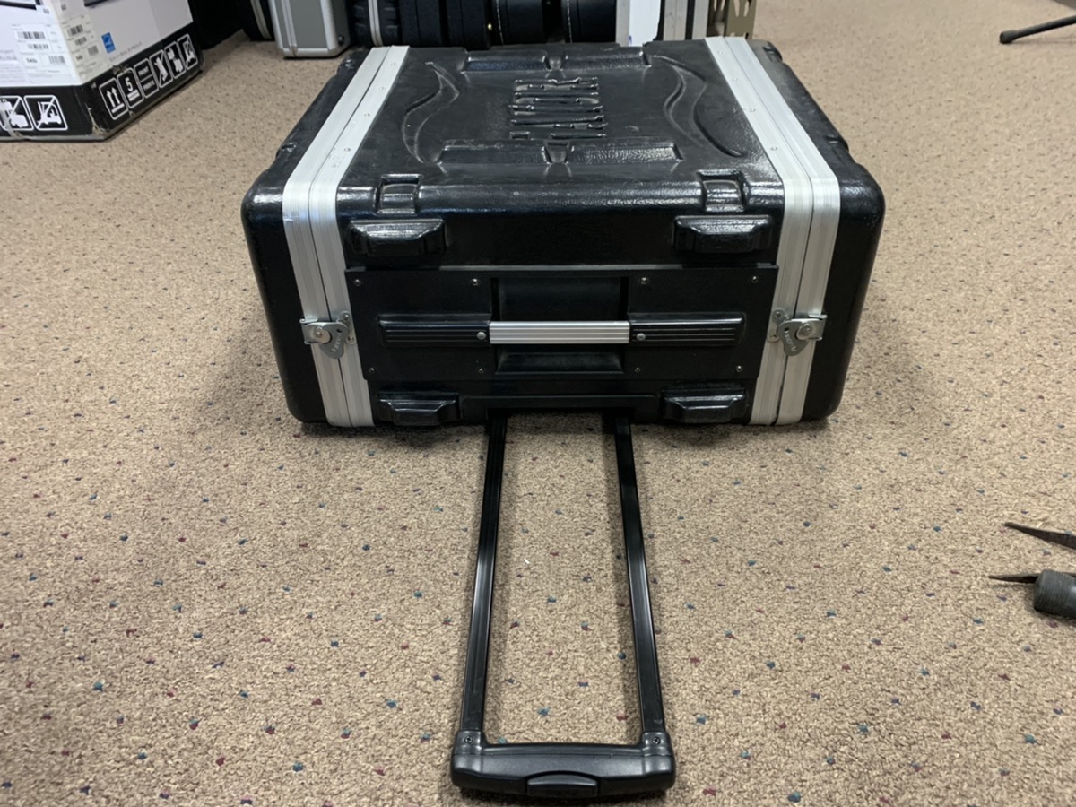 GATOR CASES POWERED RACK Like New | Buya