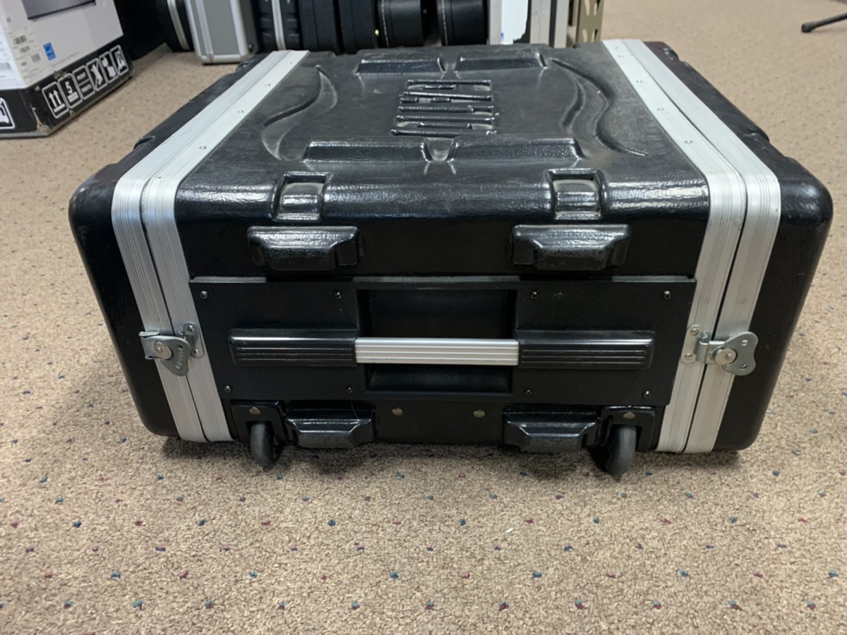 GATOR CASES POWERED RACK Like New | Buya
