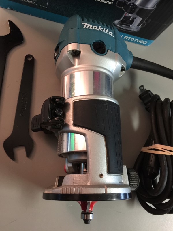MAKITA RT0700C 1-1/4 HP Compact Router Like New | Buya