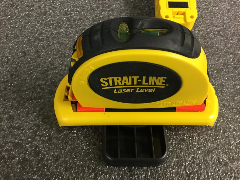 STRAIT-LINE LASER LEVEL & STUD FINDER COMBO WITH YELLOW CASE. Very Good ...