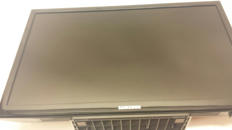 Samsung Model: UN24H4000 24" Flat Screen LED TV With Remote Acceptable ...
