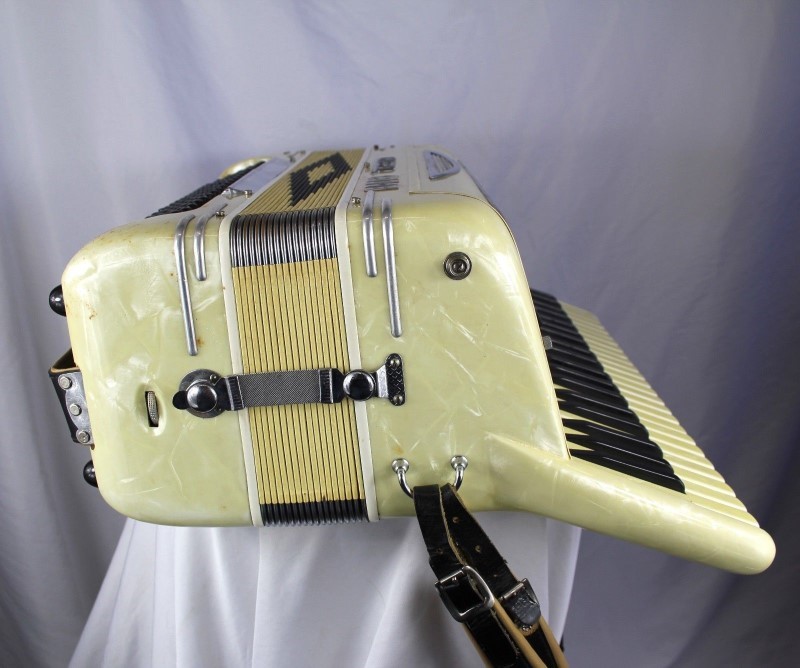 UNIVERSAL ACCORDION Accordion/Concertina Good | Buya