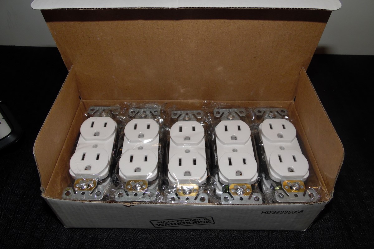 Maintenance Warehouse® 15 Amp Commercial Grade Duplex Standard Outlet ...