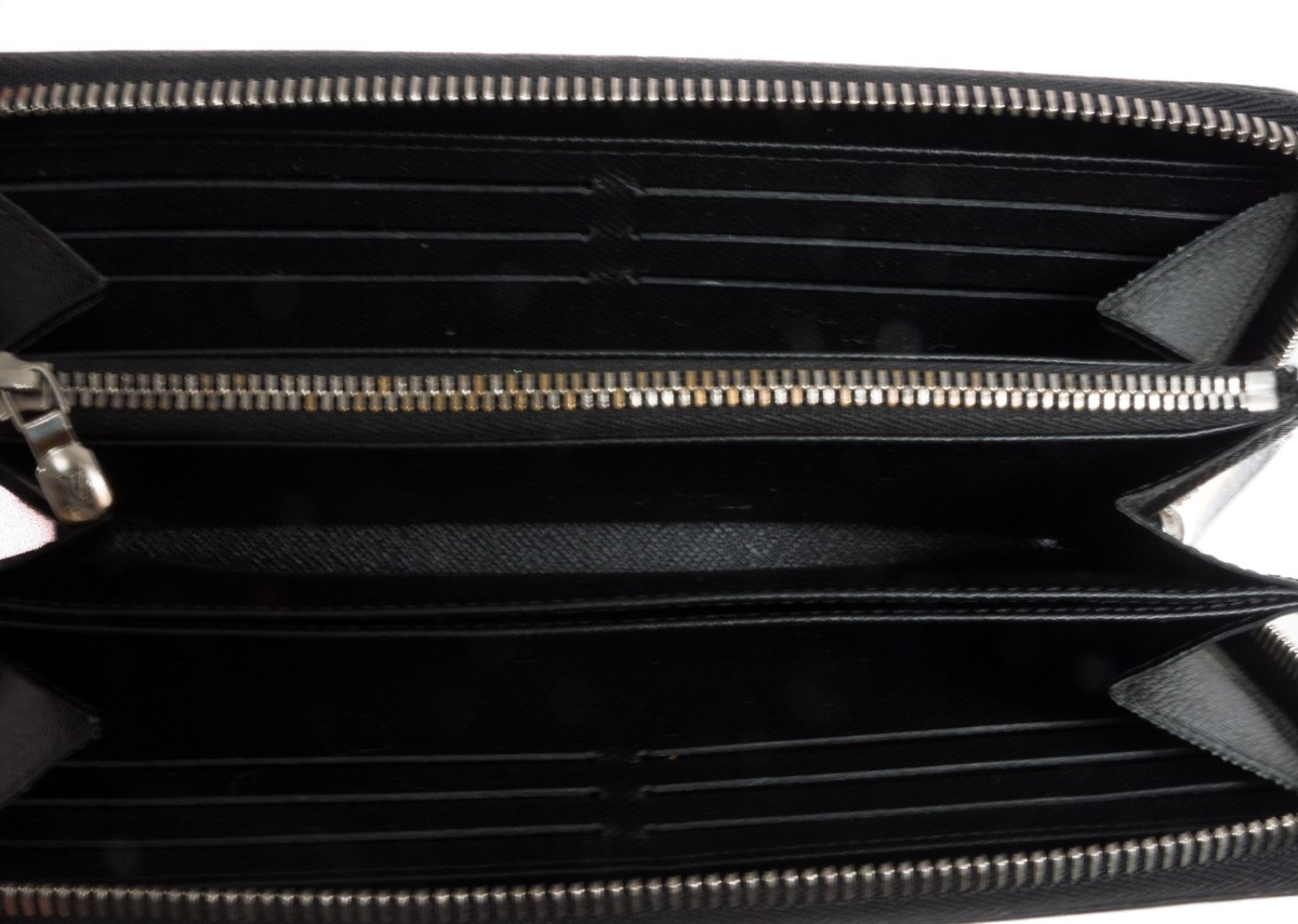 Louis Vuitton Nicolas Ghesquire Zippy Wallet Damier Azur Canvas Very ...