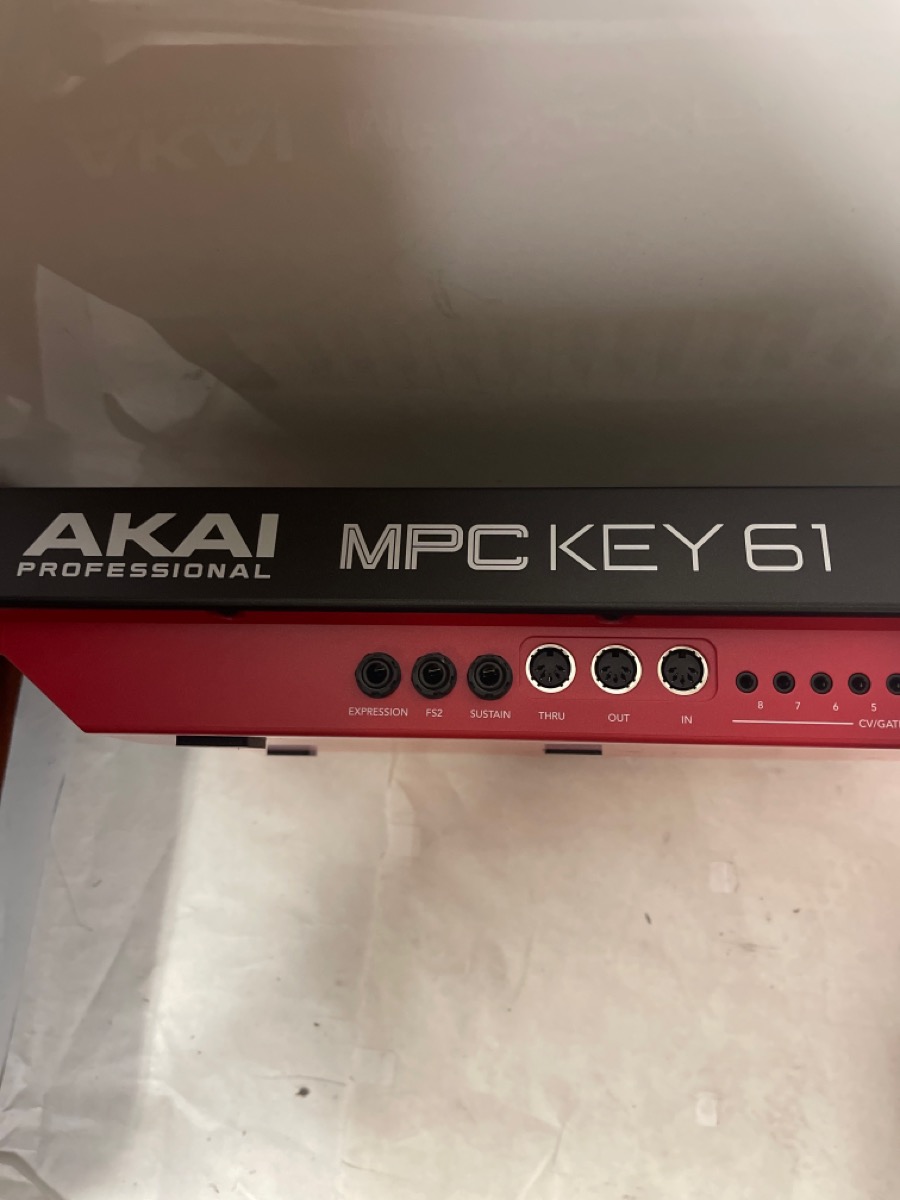 AKAI MPC KEY 61 PRODUCTION WORKSTATION & SYNTH *Pickup Only*(OEE-NKB ...
