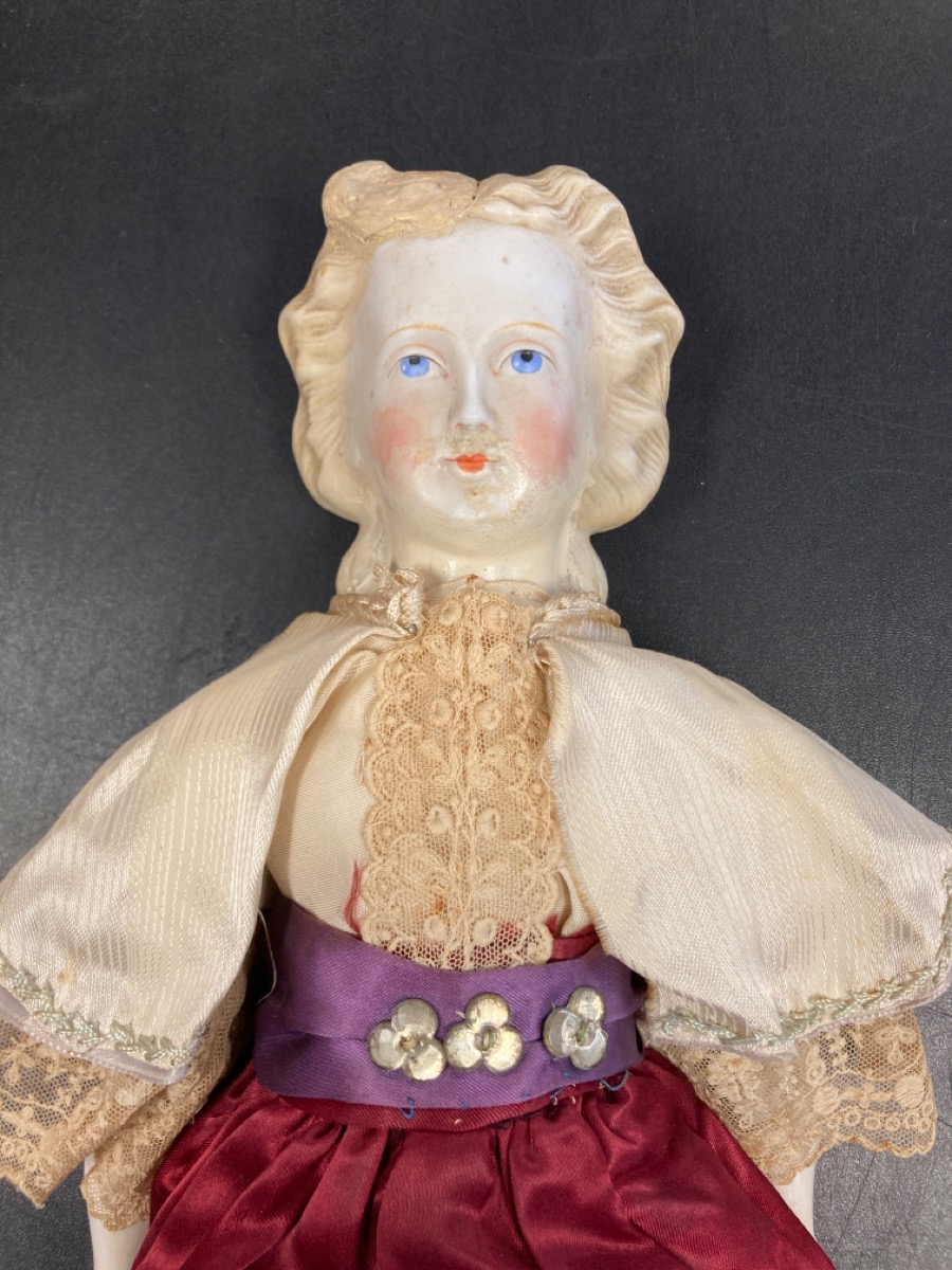 18" VINTAGE PORCELAIN DOLL, Blonde hair, snood Very Good | Buya