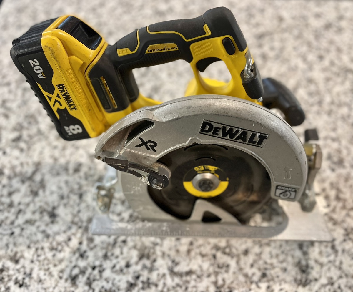 DeWALT DCS570 20V Max 7-1/4" Circular Saw w/ 8Ah Battery Very Good | Buya