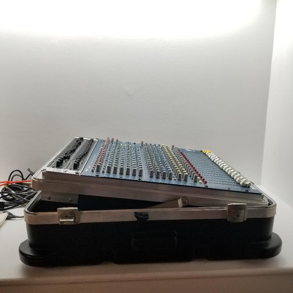 Allen & Heath MIXWIZARD WZ16:2DX 16-Channel Mixer SKB Behringer ...