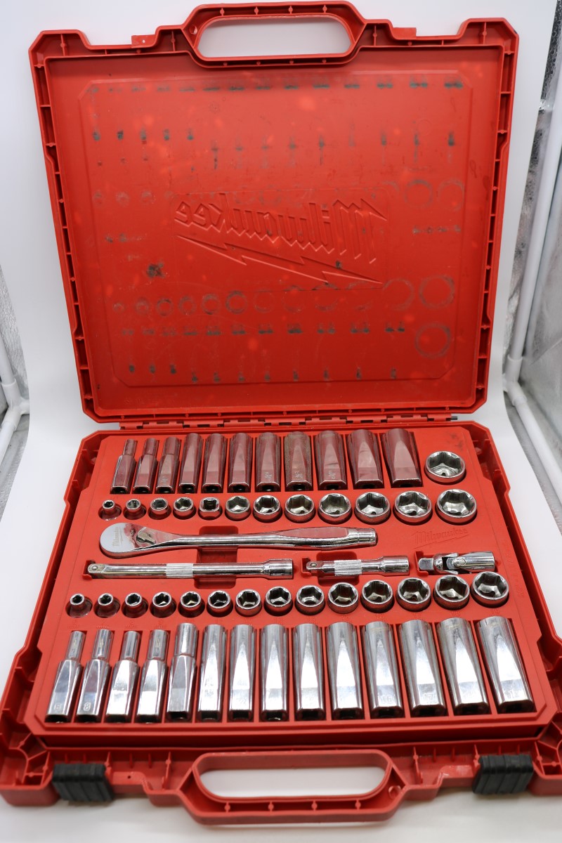 MILWAUKEE TOOLS 48-22-9008 56PC 3/8" DRIVE SAE/METRIC SOCKET SET Good ...