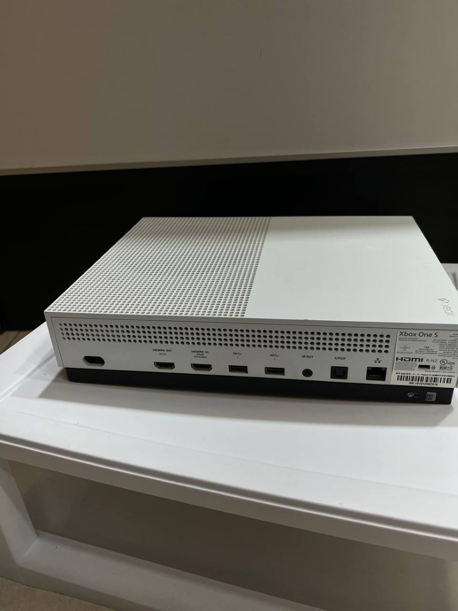 MICROSOFT XBOX ONE S - CONSOLE - 1TB - 1681 Very Good | Buya