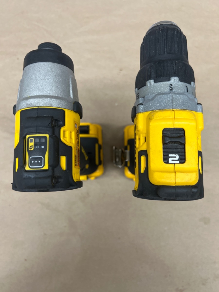 DEWALT DCF801/DCD701 COMBO KIT W/ 2 BATTS, CHARGER & BAG Like New | Buya