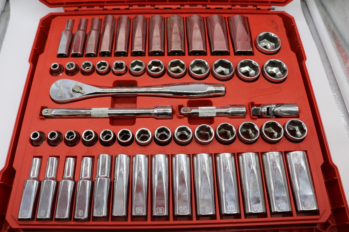 MILWAUKEE TOOLS 48-22-9008 56PC 3/8" DRIVE SAE/METRIC SOCKET SET Good ...