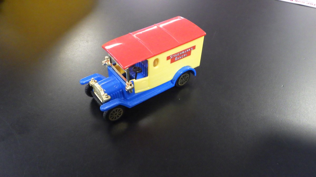 STROEHMANN'S BAKERY TOY TRUCK Good | Buya