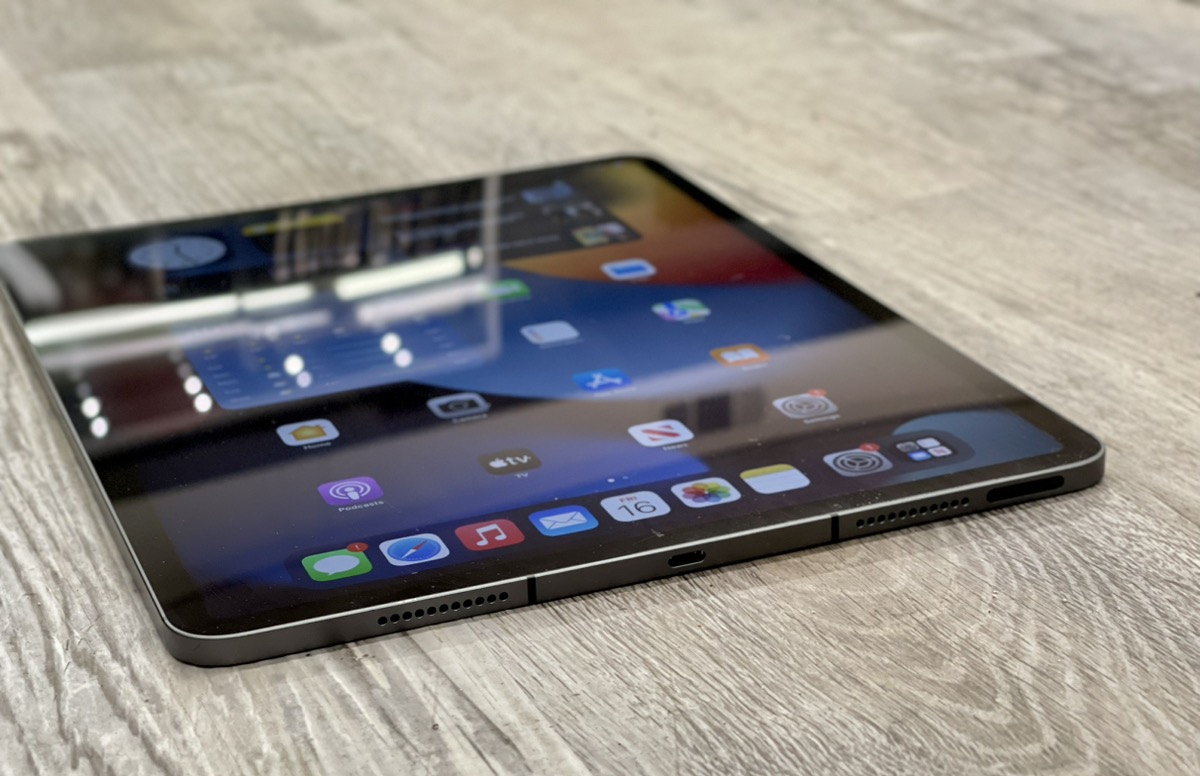 Apple iPad Pro 5th Gen 256GB, Wi-Fi + 5G (Unlocked), 12.9" Very Good | Buya