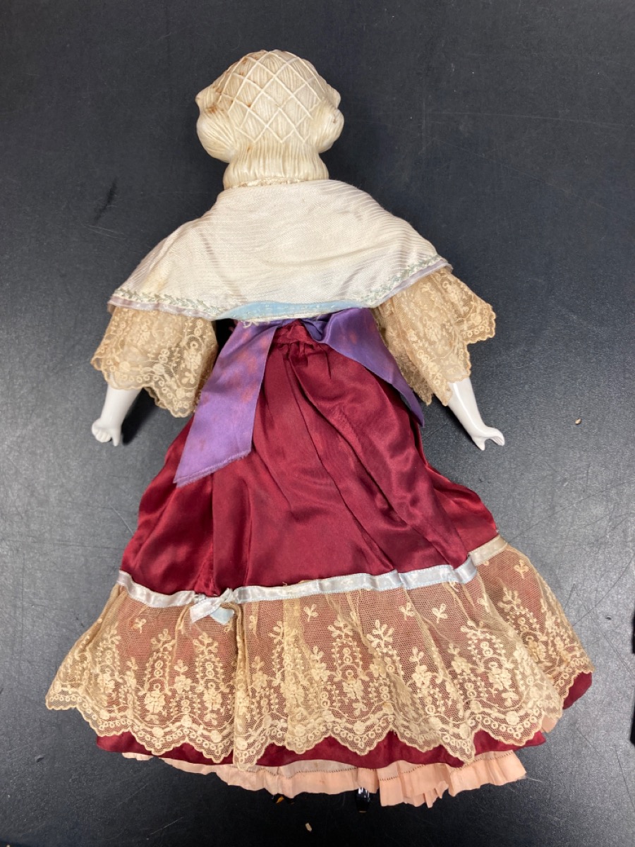 18" VINTAGE PORCELAIN DOLL, Blonde hair, snood Very Good | Buya