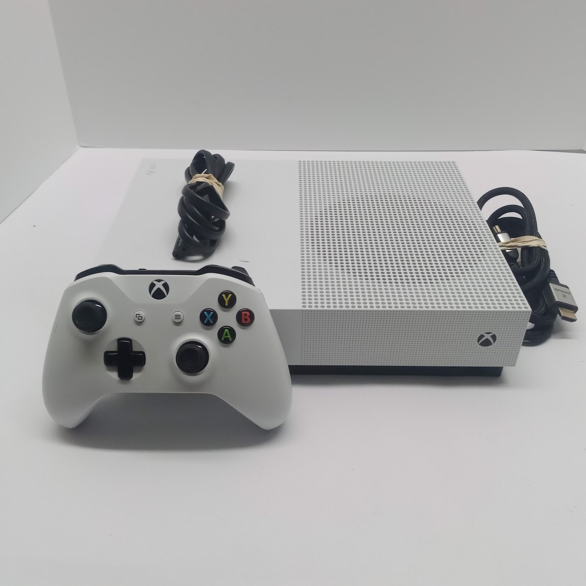 Xbox One S All Digital Console Bundle 1TB 1681 Good | Buya