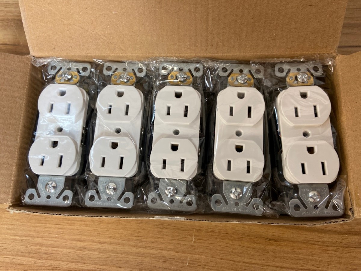 Maintenance Warehouse® 15 Amp Commercial Grade Duplex Standard Outlet ...