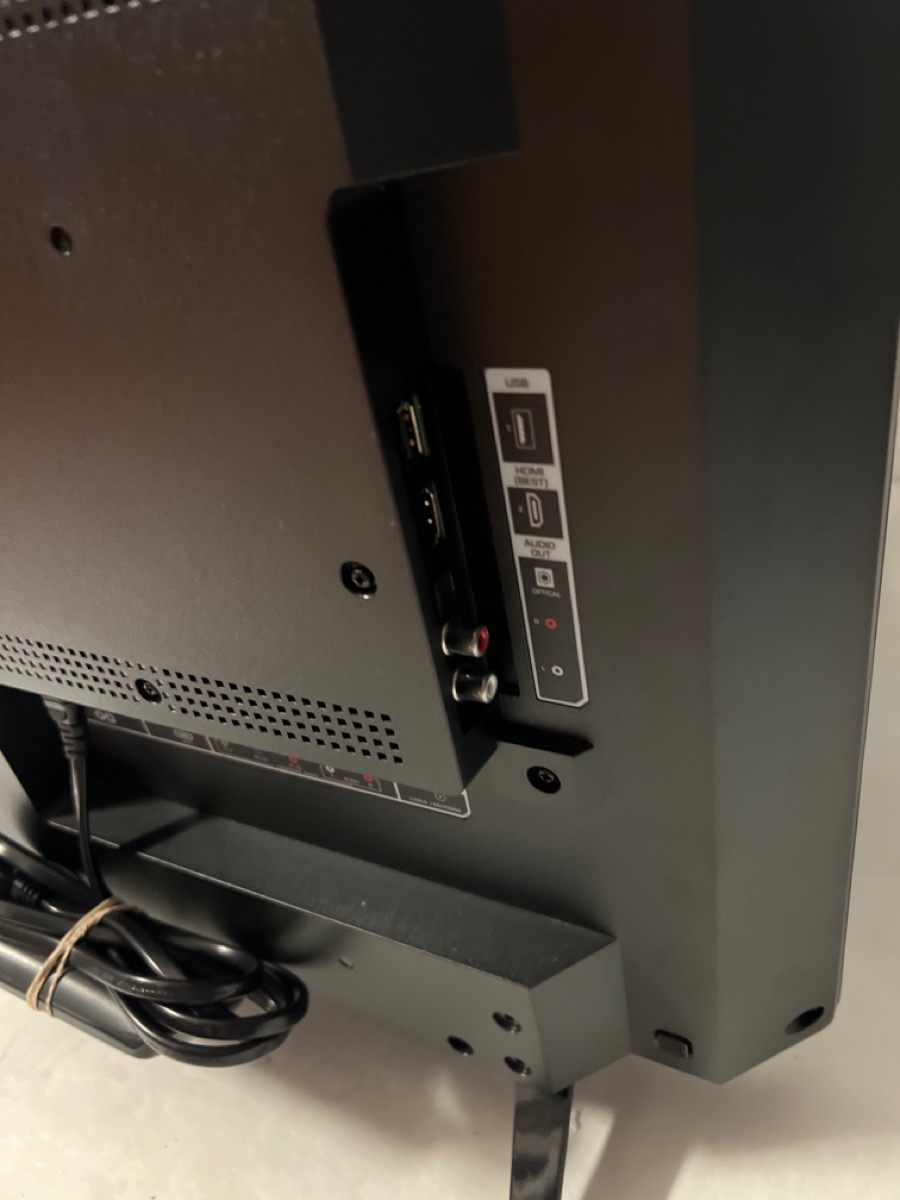 VIZIO D32HN-EO 32 INCH FLAT SCREEN TV Like New | Buya