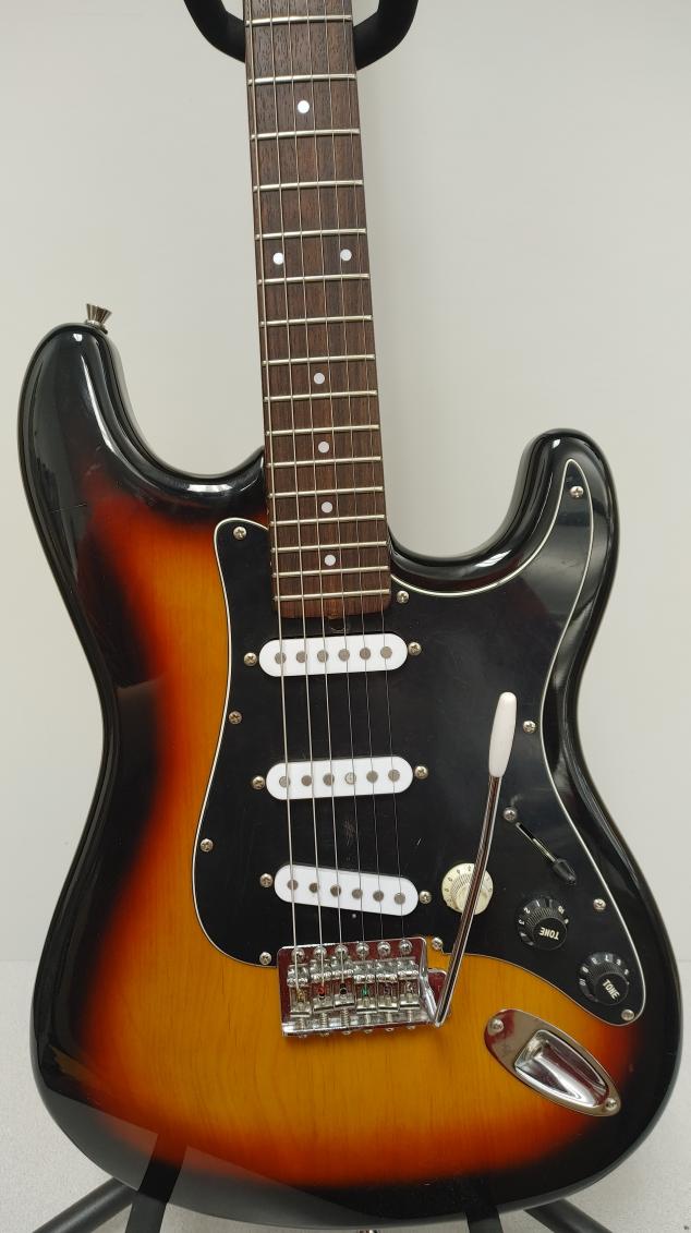 CUSTOM BUILT FENDER STRATOCASTER 6 STRING ELECTRIC GUITAR Good | Buya