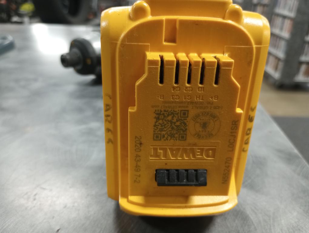 DEWALT DCF885 20v IMPACT W/ 5.0AH Very Good | Pawn 1 | Spokane | WA