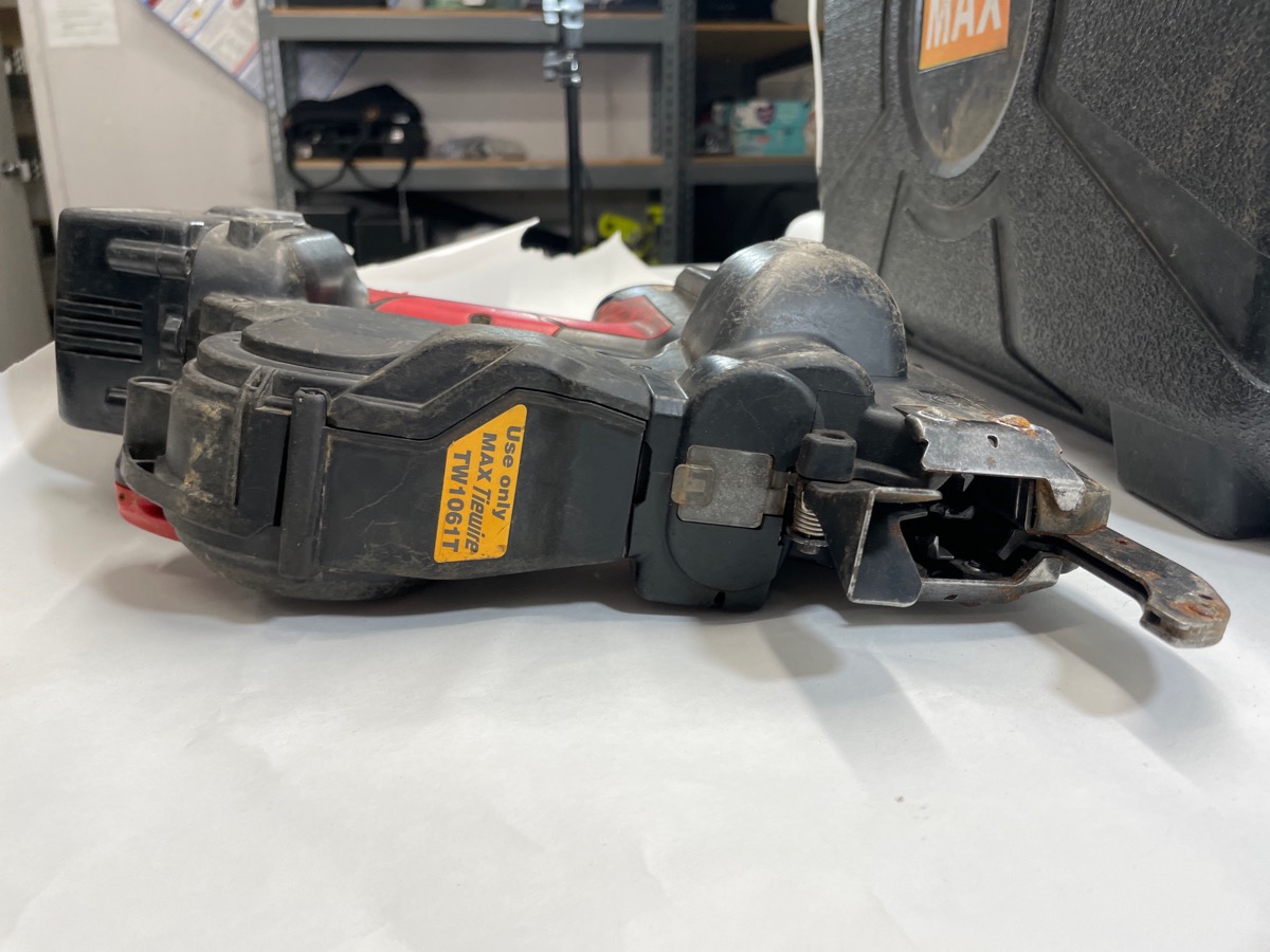 MAX TWINTIER RB441T REBAR TIE WIRE MACHINE WITH BATTERY, CHARGER Like ...