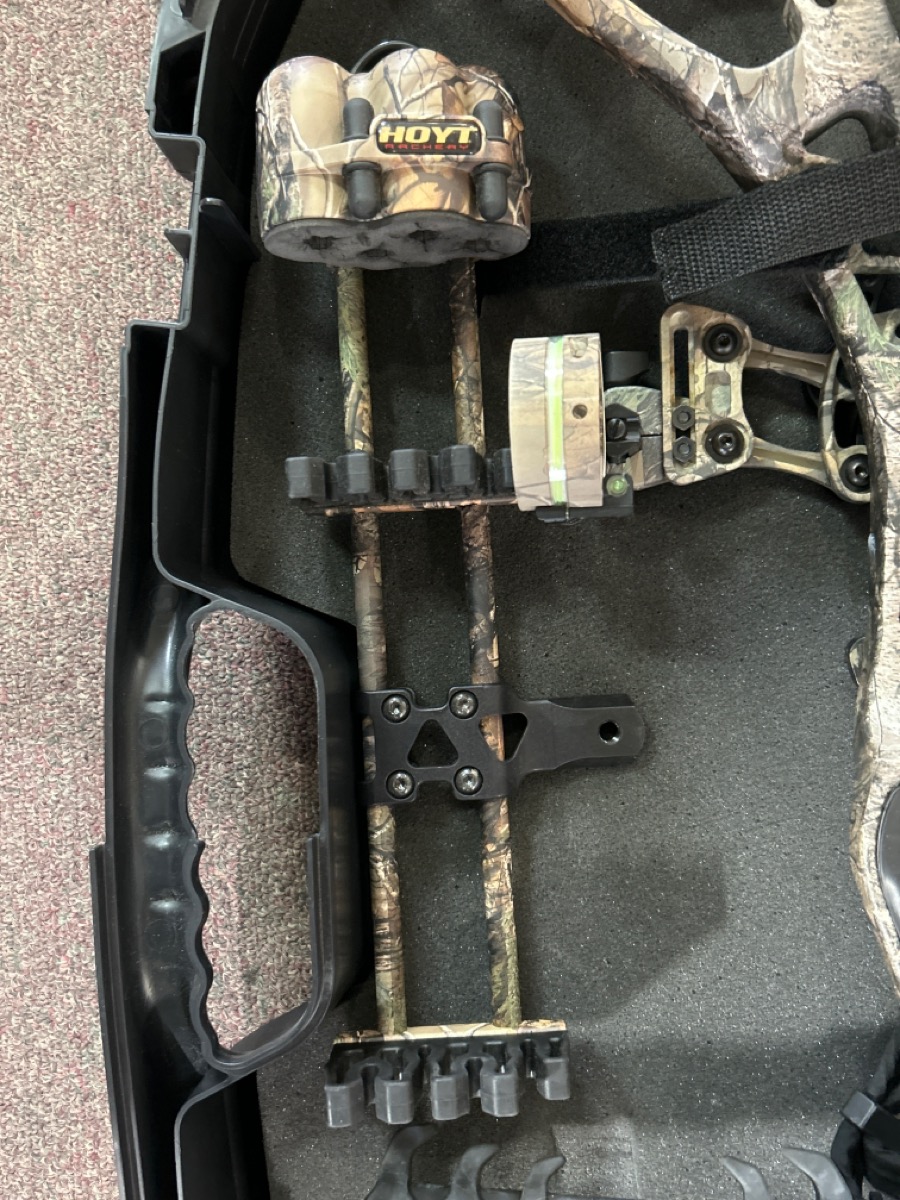 HOYT CHARGER COMPOUND ARCHERY BOW 31" LIGHT DRAW ARROWS PLANO CASE Good ...