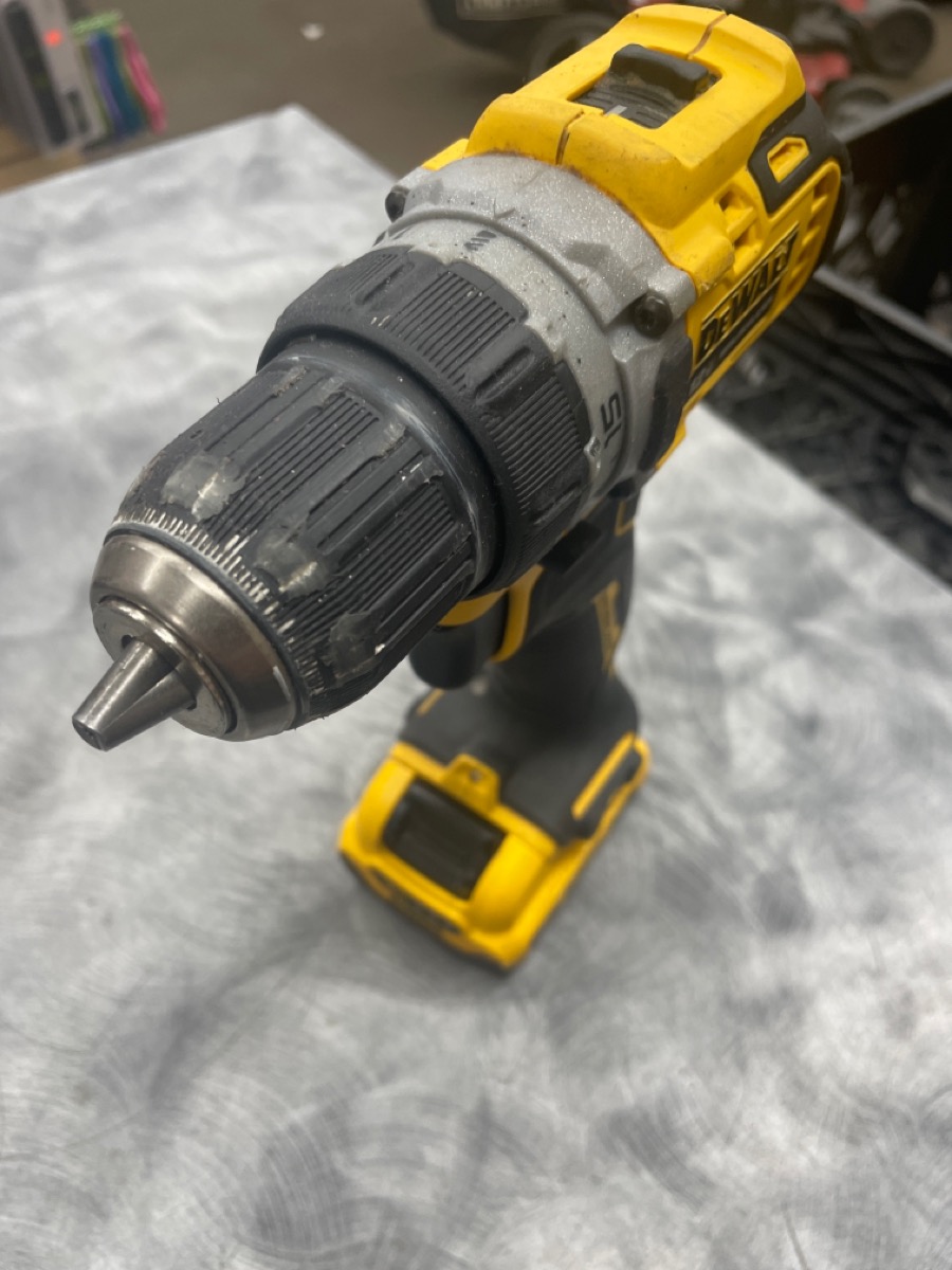 DEWALT 12V CORDLESS 3/8 DRILL MODEL-DCD701 Good | Buya