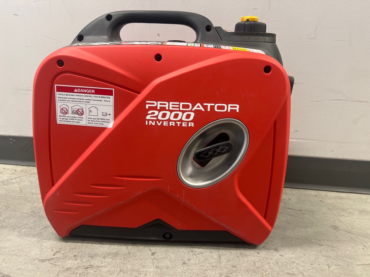 PREDATOR ENGINES 2000W PORTABLE GENERATOR. IN BOX. WITH OWNERS MANUAL ...