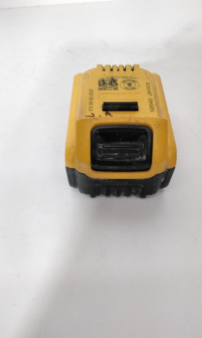 DEWALT DCB205 20V 4AH BATTERY Good | Buya