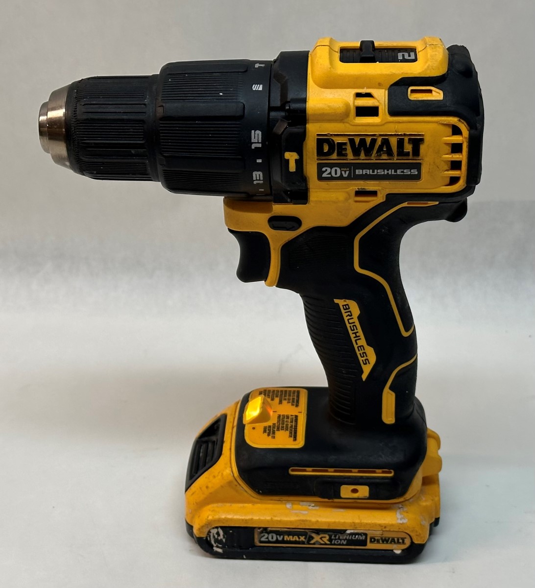 DeWalt DCD709 20v Max 1/2" Cordless Drill Driver W/ 2Ah Battery Very ...