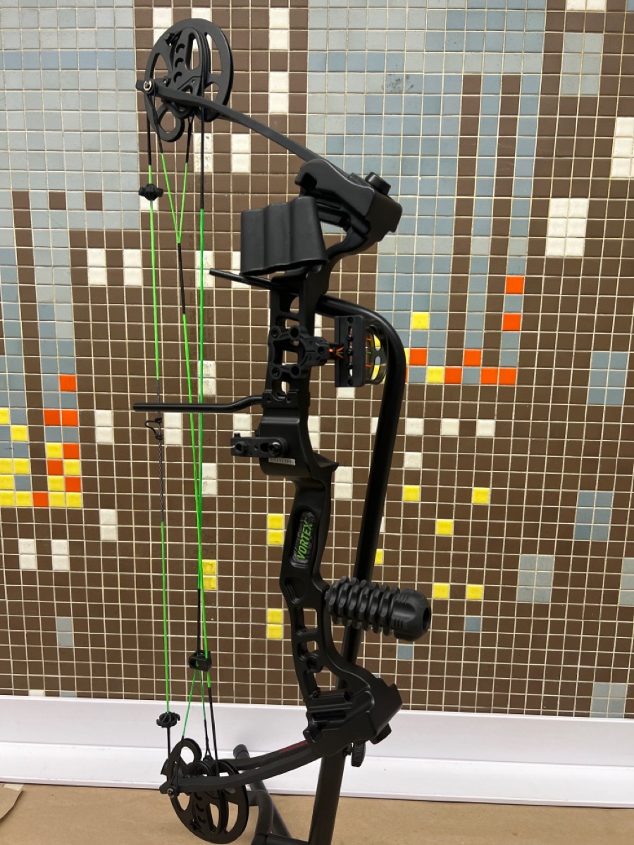 BARNETT ARCHERY VORTEX YOUTH COMPUND BOW Like New | Buya