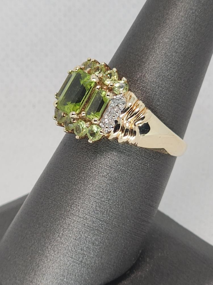 Synthetic Peridot Lady's Stone Ring 10K Yellow Gold 2.6dwt Pre-owned | Buya