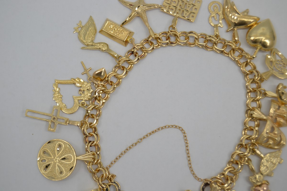 7" 14K Gold Charm Bracelet with Many Charms 14K Yellow Gold 26.4g Pre ...