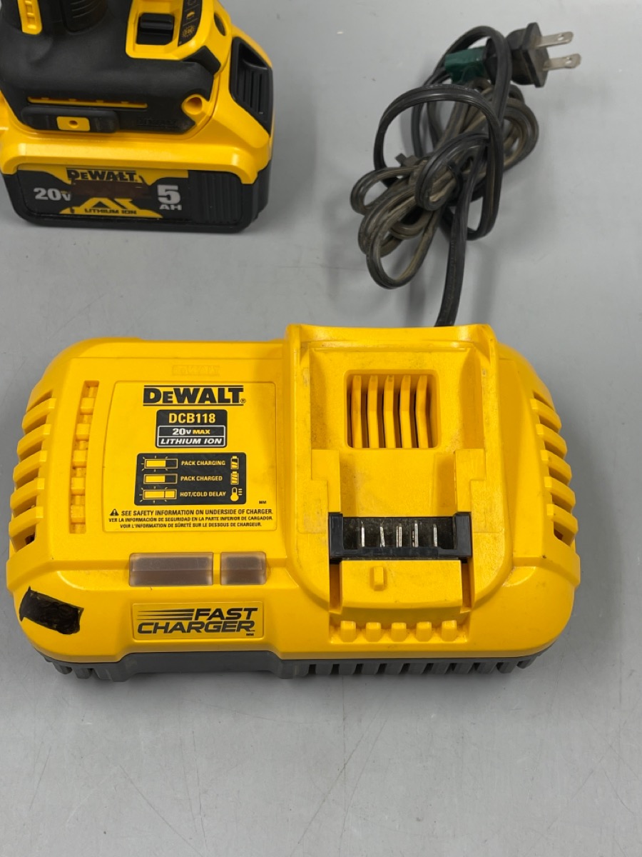DEWALT DCD791 WITH BATTERY 20V 5AH AND FAST CHARGER. Very Good | Buya
