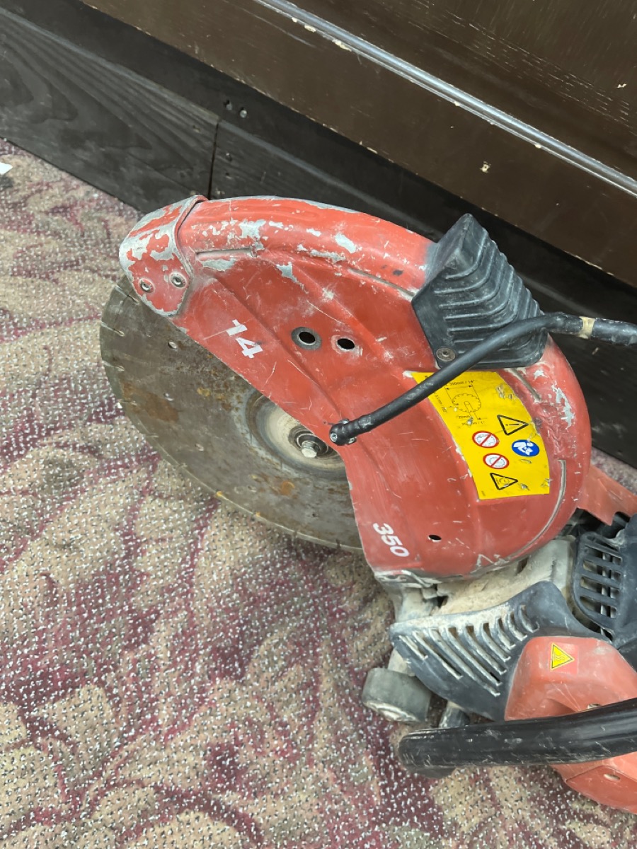 HILTI DSH 700 70CC 14 IN. HAND-HELD GAS SAW WITH DSH-P SELF PRIMING ...