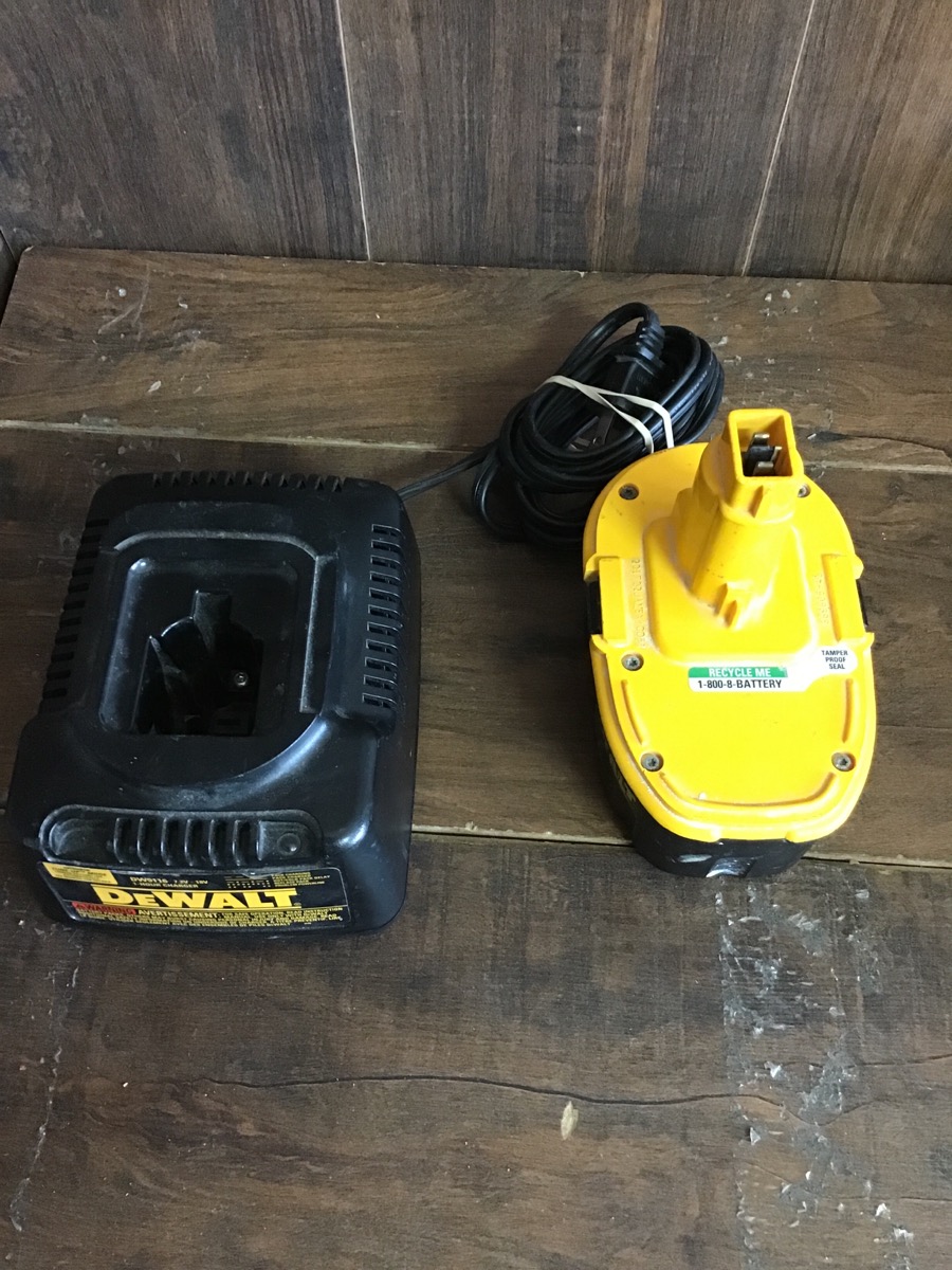 DEWALT 6PC SET DC825/DC825/DC390/DW938/DC9096/DW9116 Acceptable | Buya