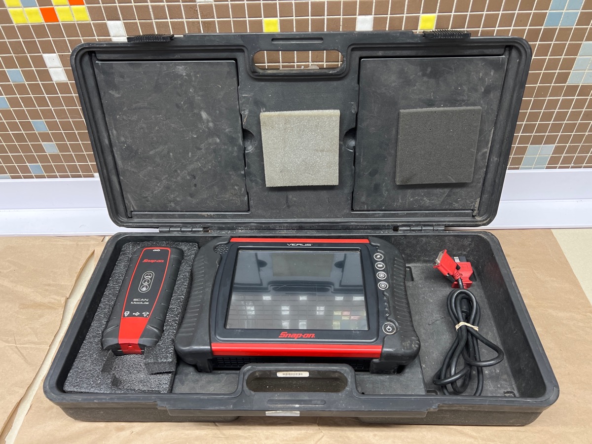 SNAP-ON Versus EEMS325 Version 13.4 With Scan Module EESM300 , HARD ...