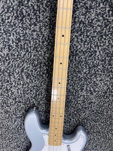 CUSTOM PARTS CASTER SILVER BASS GUITAR Acceptable | Pawn 1 | Spokane | WA