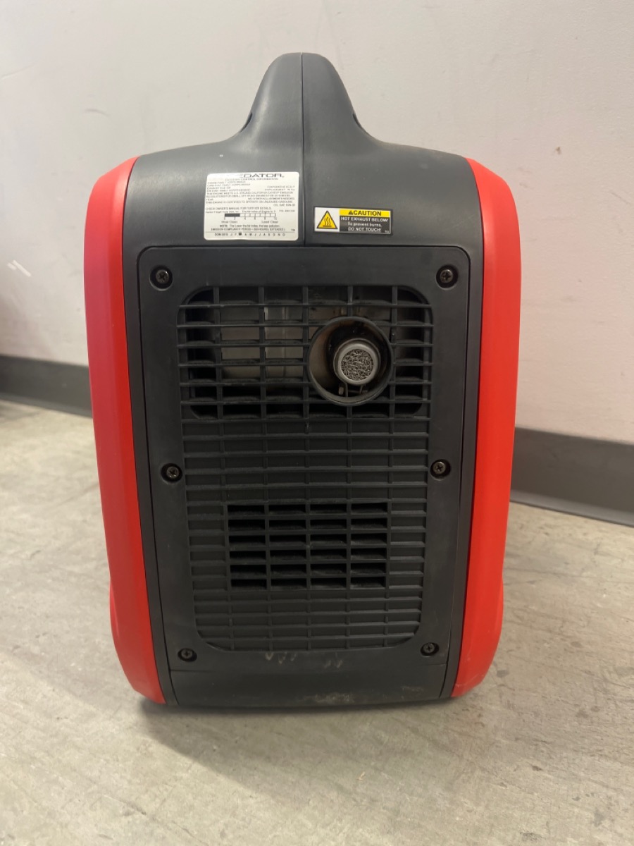 PREDATOR ENGINES 2000W PORTABLE GENERATOR. IN BOX. WITH OWNERS MANUAL ...