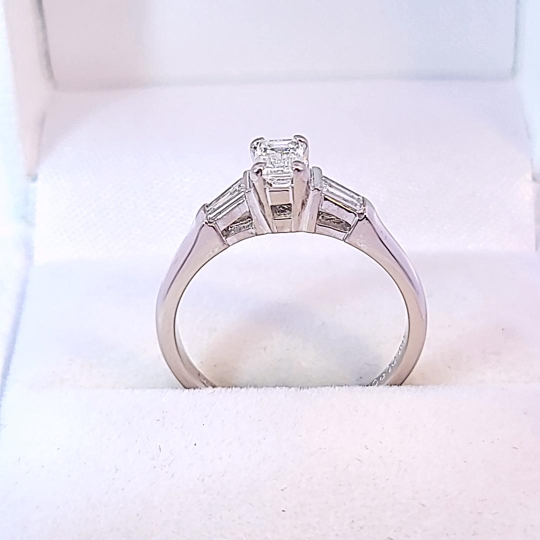 Diamond Fashion Ring 3 Diamonds .21 Carat T.W. 18K White Gold 3.96g ...