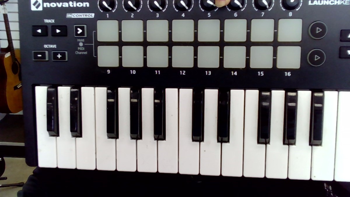 NOVATION LAUNCHKEY MINI MK2 Like New | Pawn 1 | Spokane | WA