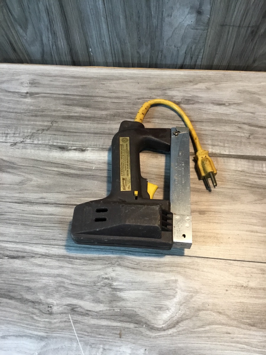 ARROW FASTENER ELECTRIC STAPLE/BRAD GUN-ETFX50 Acceptable | Buya