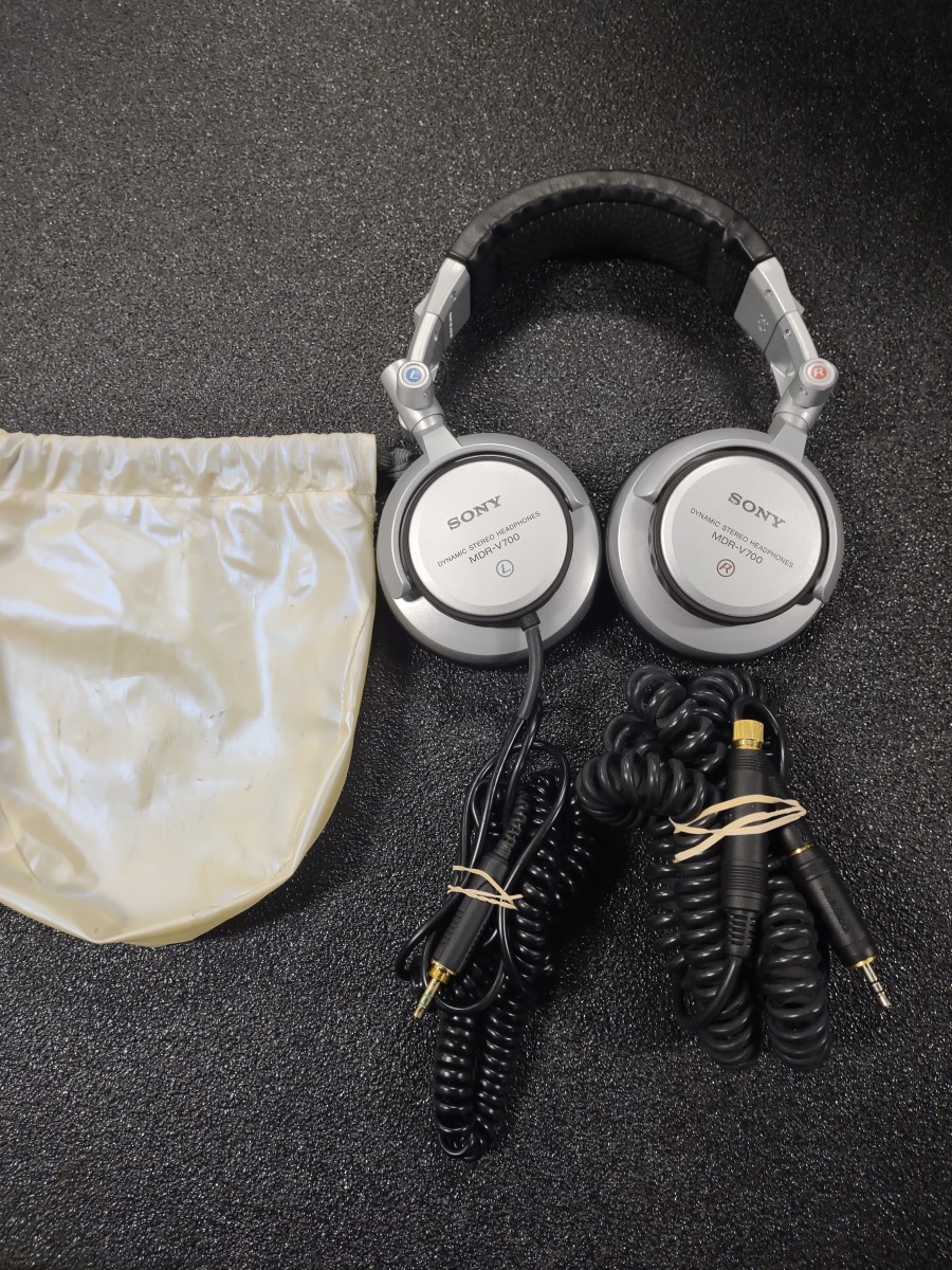 Sony MDR-V700DJ Headphones - Dynamic Stereo - With All Cords And bag ...