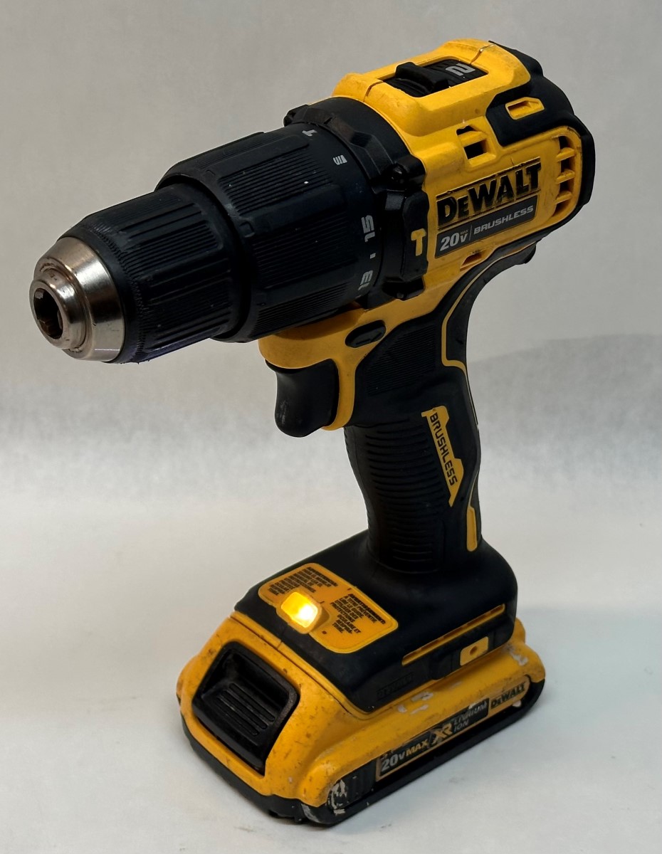 DeWalt DCD709 20v Max 1/2" Cordless Drill Driver W/ 2Ah Battery Very ...