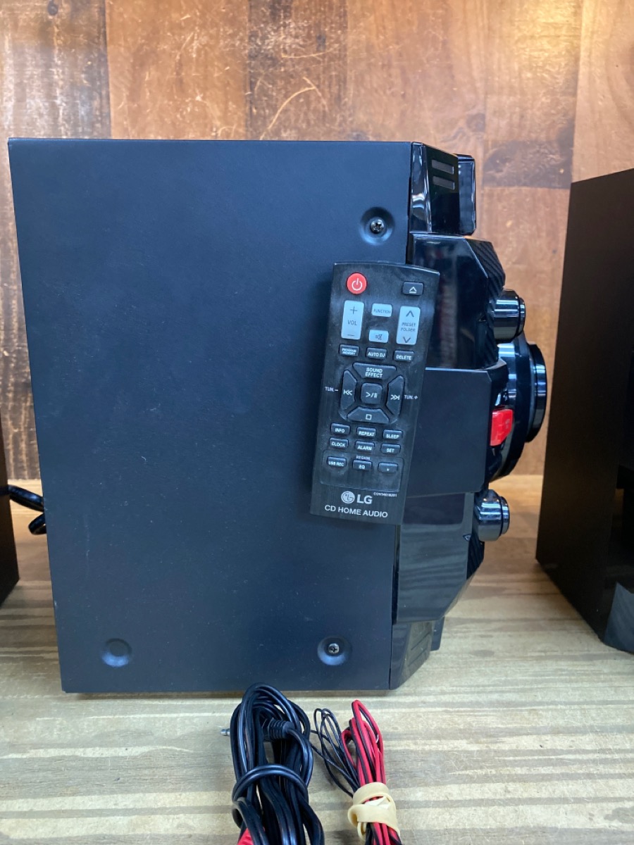 LG CM4360 HI-FI ENTERTAINMENT SYSTEM WITH TWO SIDE SPEAKERS Good | Buya