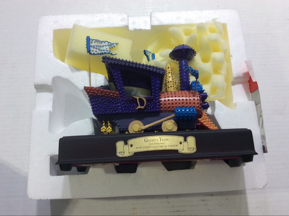 Walt Disney Classics Collection Goofy's Train Main St. Electrical ...