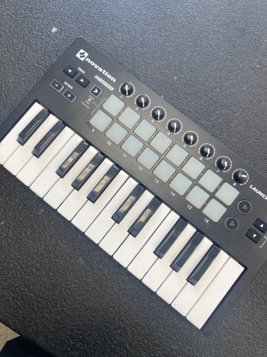 NOVATION LAUNCHKEY MINI MK2 Like New | Pawn 1 | Spokane | WA